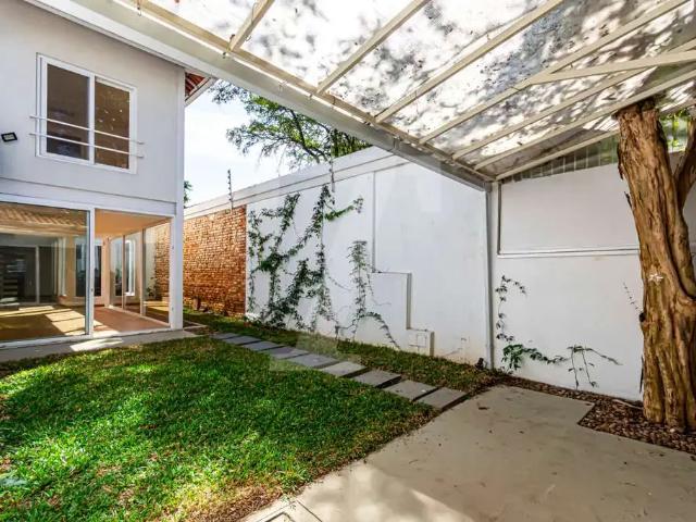 Casa / Sobrado para Venda em São Paulo/SP Jardim Europa 3 Quartos