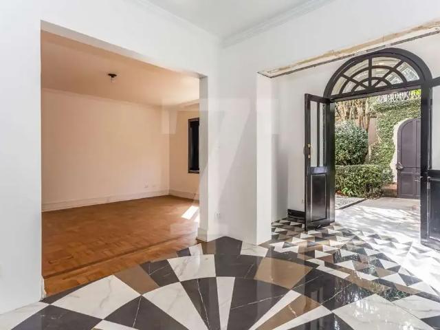 Casa / Sobrado para Venda em São Paulo/SP Jardim Europa 4 Quartos
