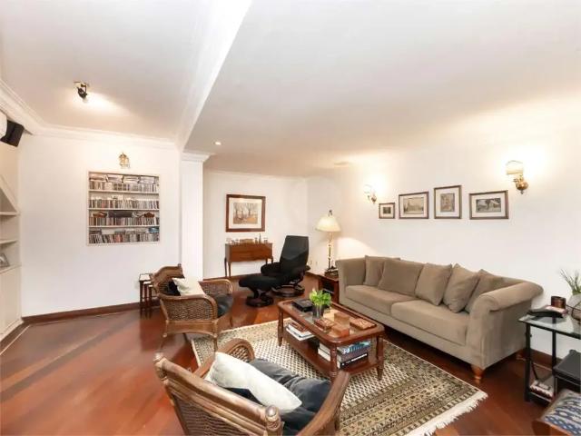 Casa / Sobrado para Venda em São Paulo/SP Jardim Europa 4 Quartos