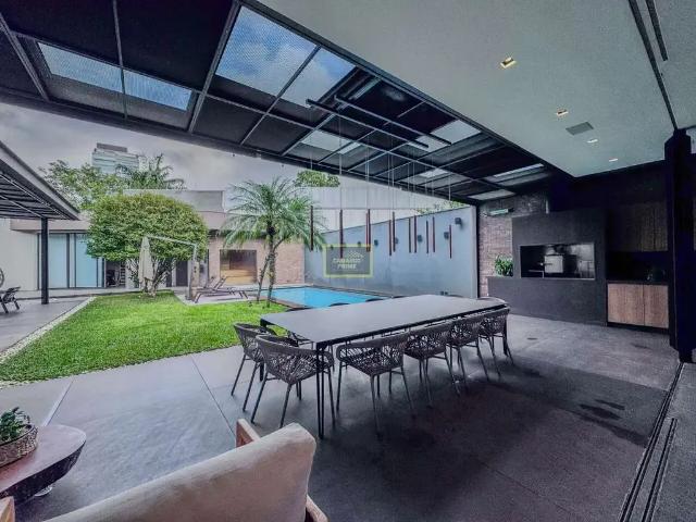 Casa / Sobrado para Venda em São Paulo/SP Jardim Europa 4 Quartos