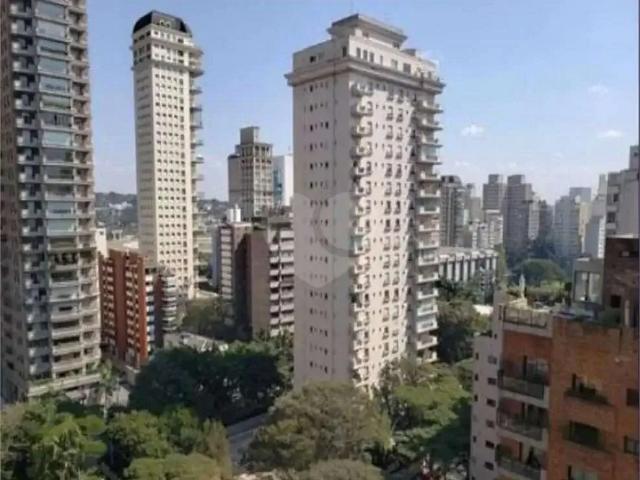 Casa / Sobrado para Venda em São Paulo/SP Jardim Europa 4 Quartos