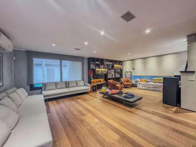 Casa / Sobrado para Venda em São Paulo/SP Jardim Europa 5 Quartos