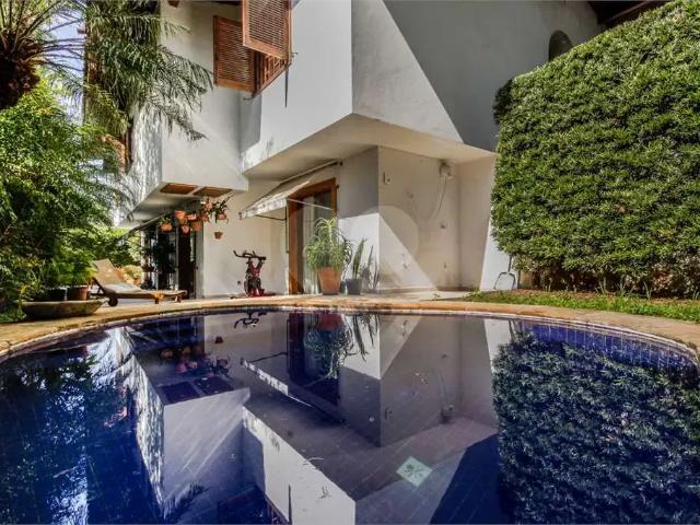 Casa / Sobrado para Venda em São Paulo/SP Morumbi 4 Quartos