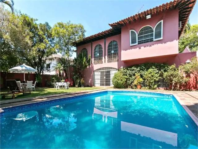 Casa / Sobrado para Venda em São Paulo/SP Morumbi 4 Quartos