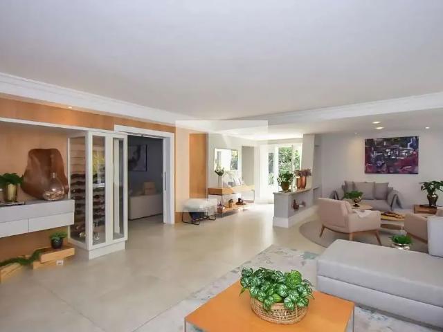 Casa / Sobrado para Venda em São Paulo/SP Morumbi 4 Quartos