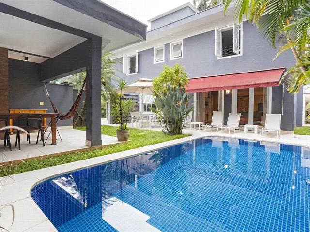 Casa / Sobrado para Venda em São Paulo/SP Morumbi 4 Quartos