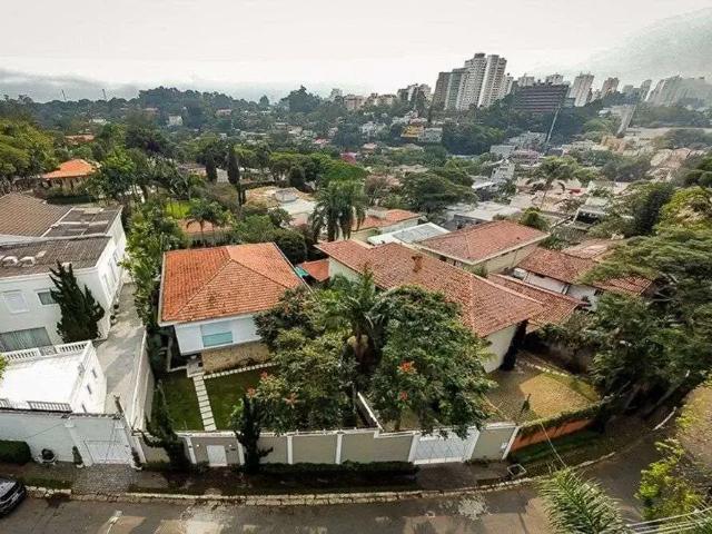 Casa / Sobrado para Venda em São Paulo/SP Morumbi 4 Quartos