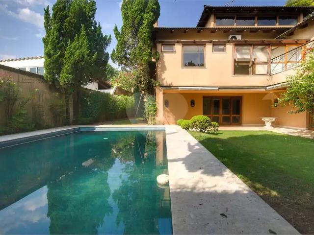 Casa / Sobrado para Venda em São Paulo/SP Morumbi 4 Quartos