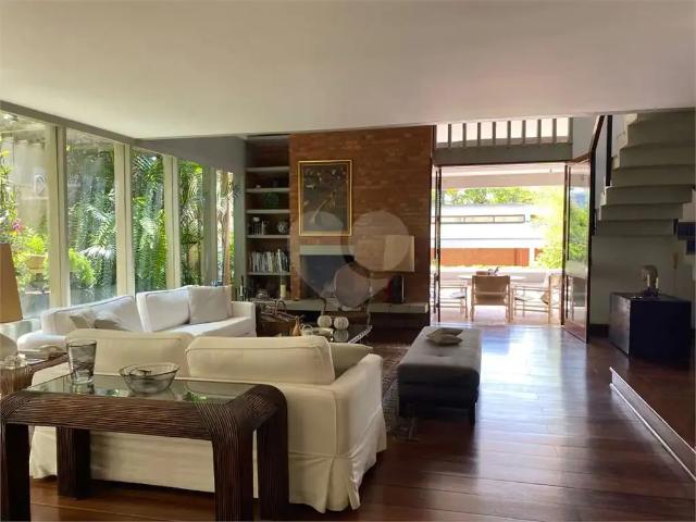Casa / Sobrado para Venda em São Paulo/SP Morumbi 4 Quartos
