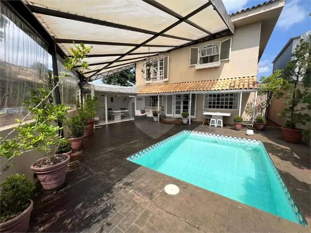 Casa / Sobrado para Venda em São Paulo/SP Morumbi 4 Quartos