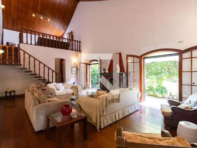 Casa / Sobrado para Venda em São Paulo/SP Morumbi 5 Quartos