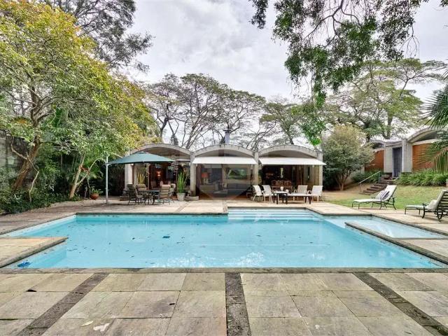 Casa / Sobrado para Venda em São Paulo/SP Morumbi 5 Quartos