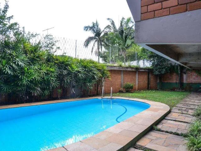 Casa / Sobrado para Venda em São Paulo/SP Morumbi 5 Quartos