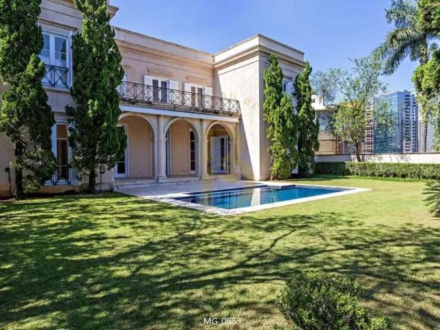 Casa / Sobrado para Venda em São Paulo/SP Morumbi 5 Quartos