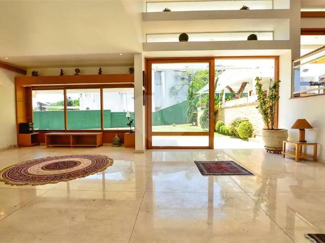 Casa / Sobrado para Venda em São Paulo/SP Morumbi 5 Quartos