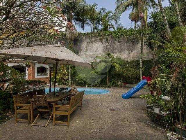 Casa / Sobrado para Venda em São Paulo/SP Morumbi 5 Quartos