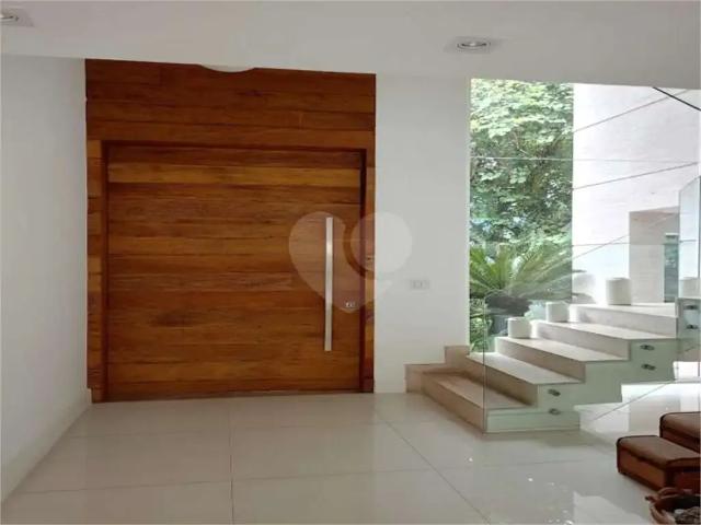Casa / Sobrado para Venda em São Paulo/SP Morumbi 5 Quartos