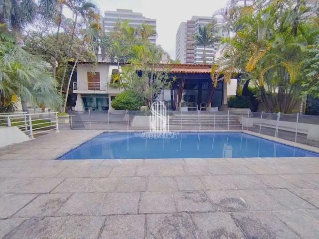 Casa / Sobrado para Venda em São Paulo/SP Morumbi 6 Quartos