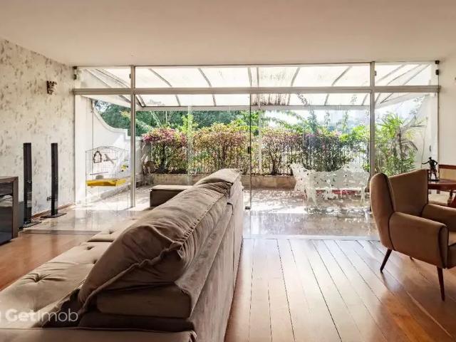 Casa / Sobrado para Venda em São Paulo/SP Pacaembu 4 Quartos