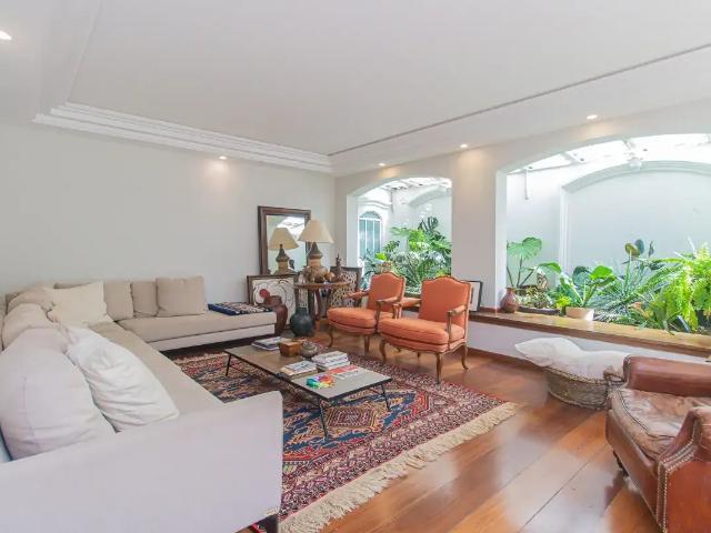 Casa / Sobrado para Venda em São Paulo/SP Pacaembu 4 Quartos