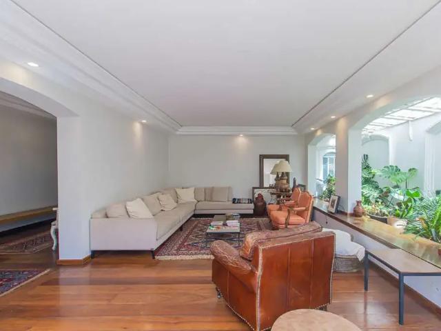 Casa / Sobrado para Venda em São Paulo/SP Pacaembu 4 Quartos