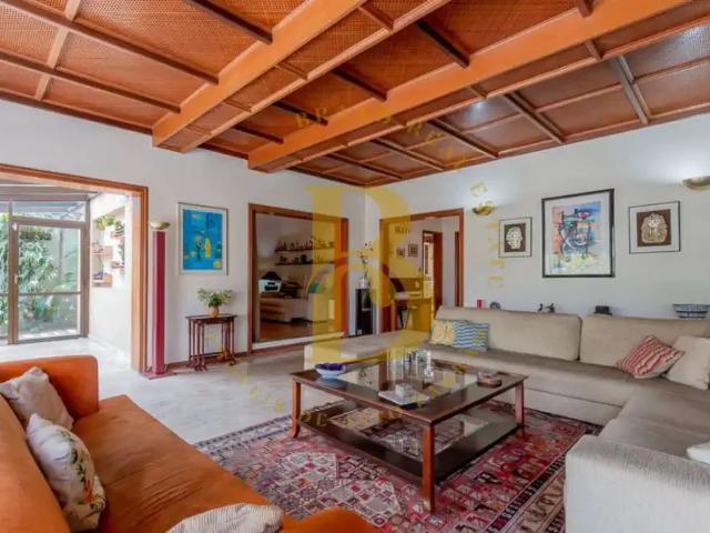 Casa / Sobrado para Venda em São Paulo/SP Pacaembu 4 Quartos