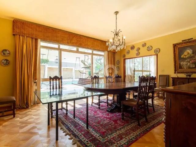 Casa / Sobrado para Venda em São Paulo/SP Pacaembu 5 Quartos