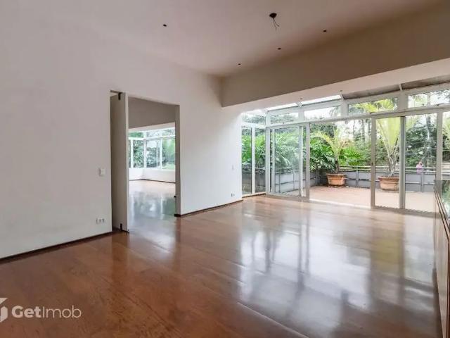 Casa / Sobrado para Venda em São Paulo/SP Pacaembu 5 Quartos