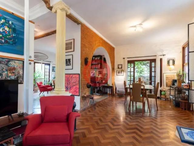 Casa / Sobrado para Venda em São Paulo/SP Pacaembu 5 Quartos