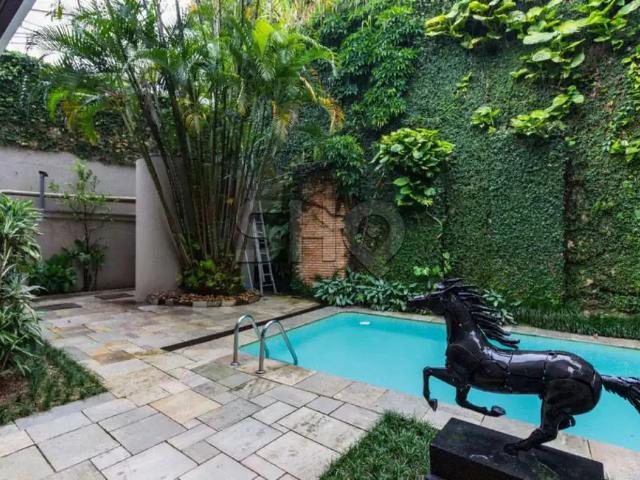 Casa / Sobrado para Venda em São Paulo/SP Pacaembu 5 Quartos