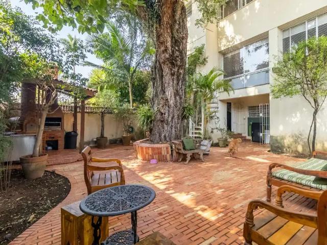 Casa / Sobrado para Venda em São Paulo/SP Pacaembu 5 Quartos