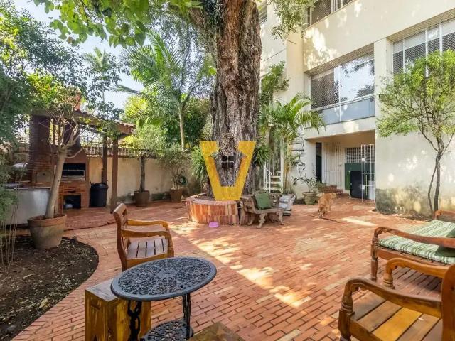 Casa / Sobrado para Venda em São Paulo/SP Pacaembu 5 Quartos