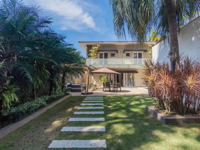 Casa / Sobrado para Venda em São Paulo/SP Pacaembu 5 Quartos