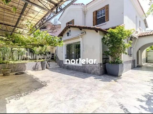 Casa / Sobrado para Venda em São Paulo/SP Pacaembu 3 Quartos