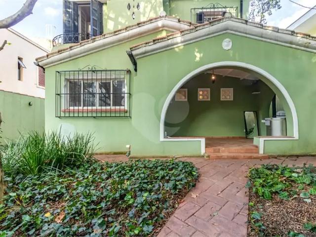 Casa / Sobrado para Venda em São Paulo/SP Pacaembu 3 Quartos