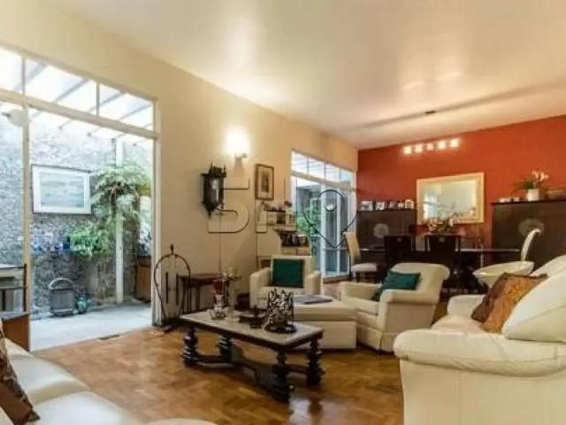 Casa / Sobrado para Venda em São Paulo/SP Pacaembu 3 Quartos