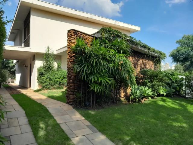 Casa / Sobrado para Venda em São Paulo/SP Pacaembu 3 Quartos