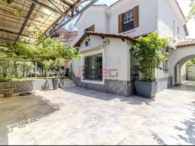 Casa / Sobrado para Venda em São Paulo/SP Pacaembu 3 Quartos