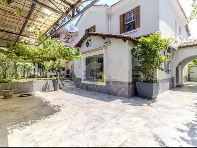 Casa / Sobrado para Venda em São Paulo/SP Pacaembu 3 Quartos