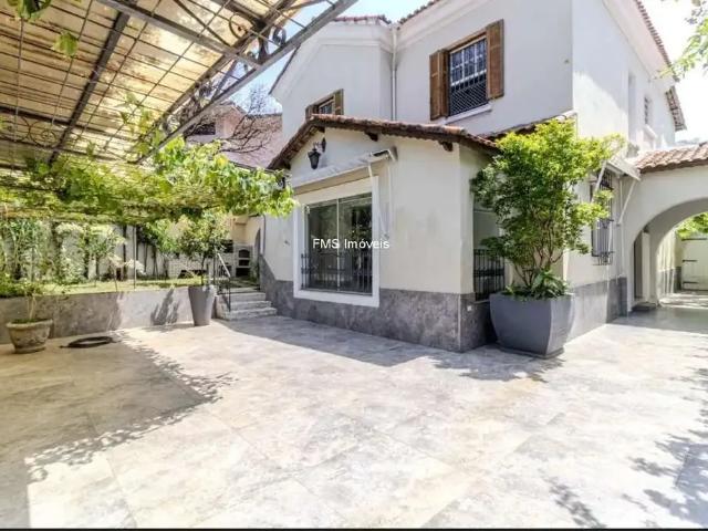 Casa / Sobrado para Venda em São Paulo/SP Pacaembu 3 Quartos