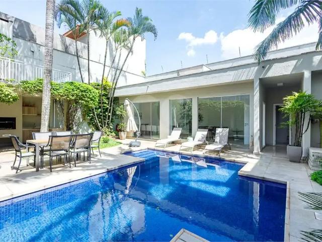 Casa / Sobrado para Venda em São Paulo/SP Pacaembu 3 Quartos