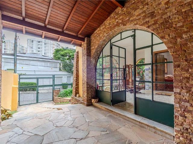 Casa / Sobrado para Venda em São Paulo/SP Sumaré 4 Quartos