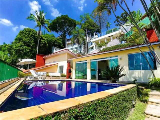 Casa / Sobrado para Venda em São Paulo/SP Guarapiranga 5 Quartos