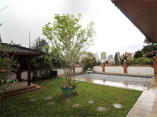 Casa / Sobrado para Venda em São Paulo/SP Real Parque 4 Quartos