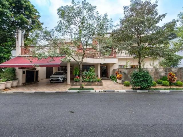 Casa / Sobrado para Venda em São Paulo/SP Super Quadra Morumbi 5 Quartos