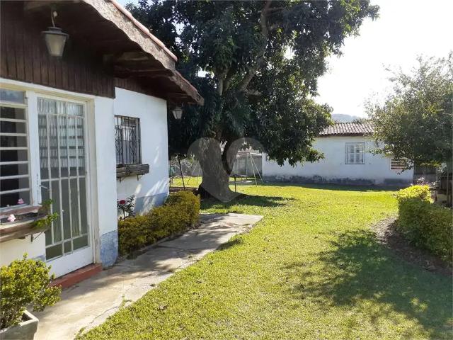 Casa / Sobrado para Venda em São Roque/SP Vila Santa Rosália 3 Quartos