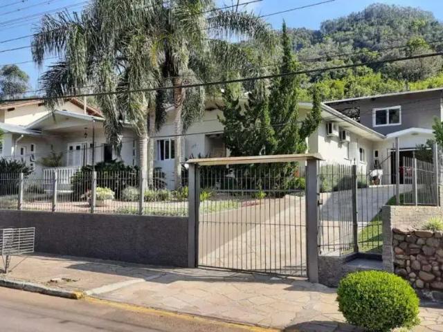 Casa / Sobrado para Venda em São Vendelino/RS Centro 4 Quartos