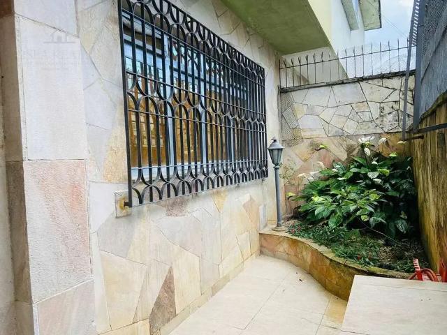 Casa / Sobrado para Venda em São Vicente/SP Centro 4 Quartos