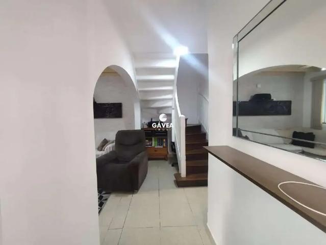 Casa / Sobrado para Venda em São Vicente/SP Centro 4 Quartos