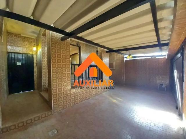 Casa / Sobrado para Venda em São Vicente/SP Centro 4 Quartos